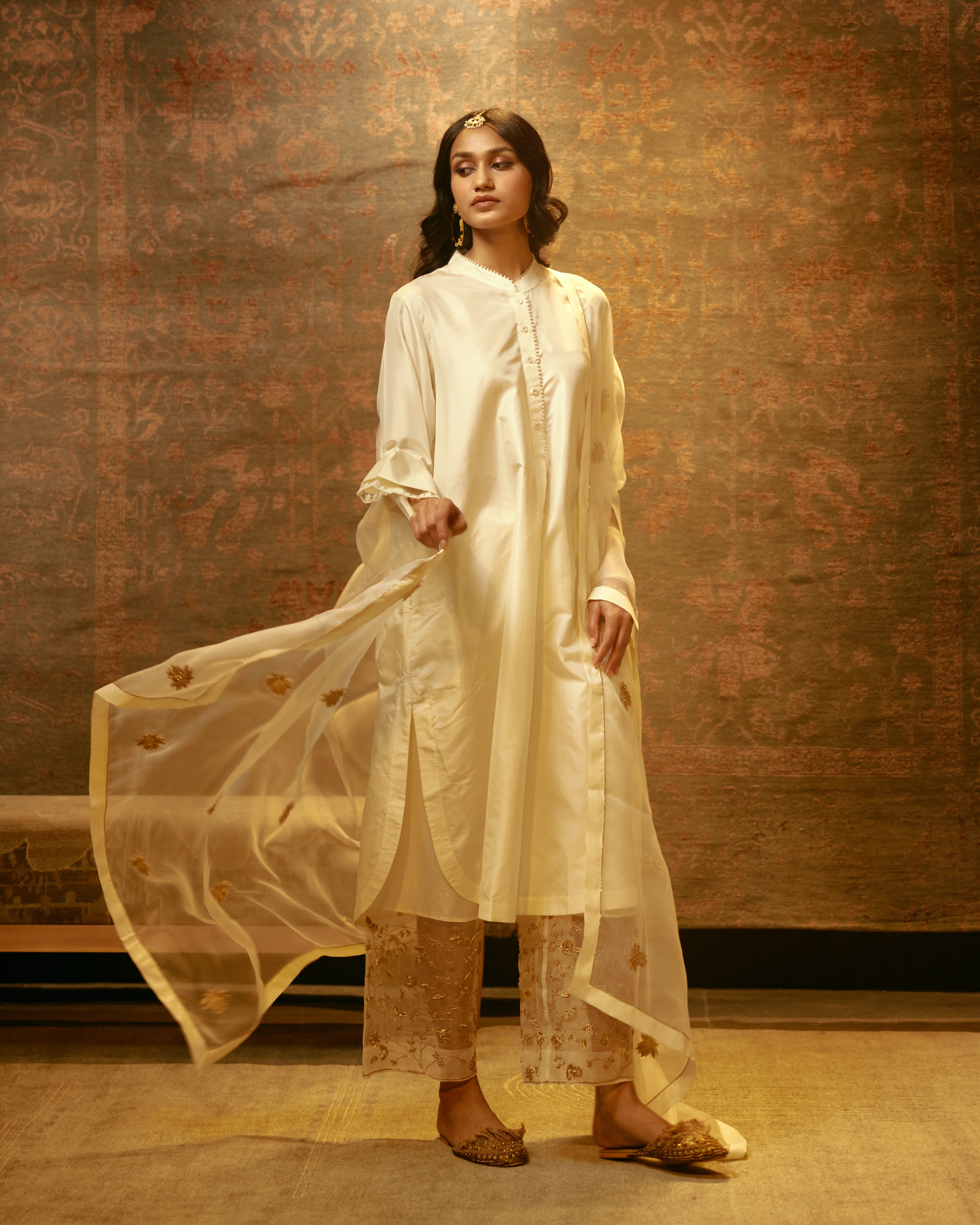 HAND EMBROIDERED DUPATTA- IVORY – BRIH