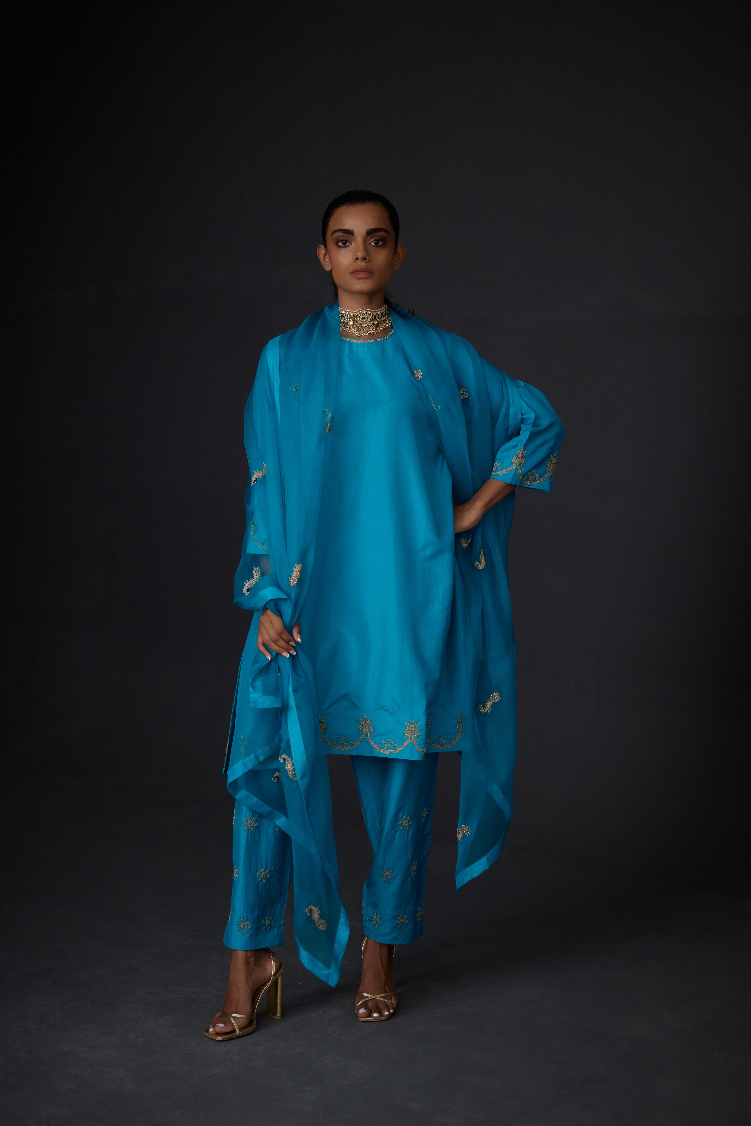 HAND EMBROIDERED DUPATTA – BRIH